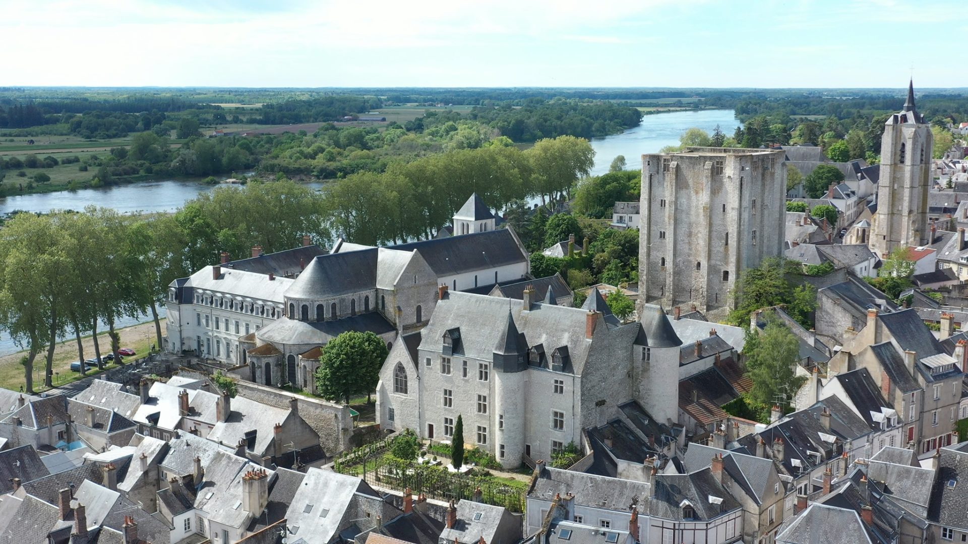 Discover the Château de Beaugency and immerse yourself in its history